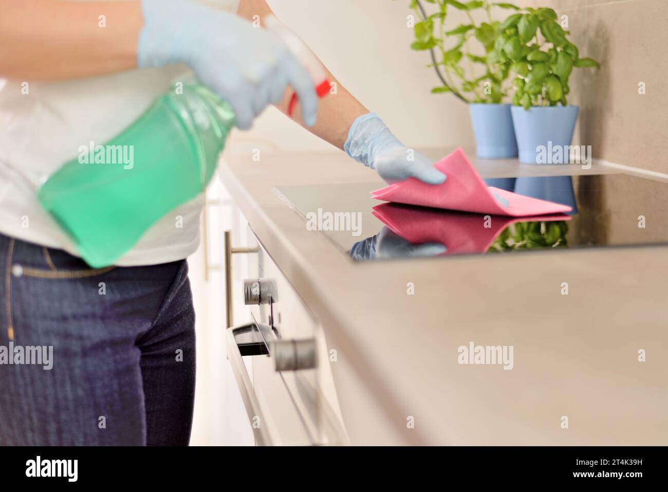 Kitchen worker hygiene hi-res stock photography and images - Alamy