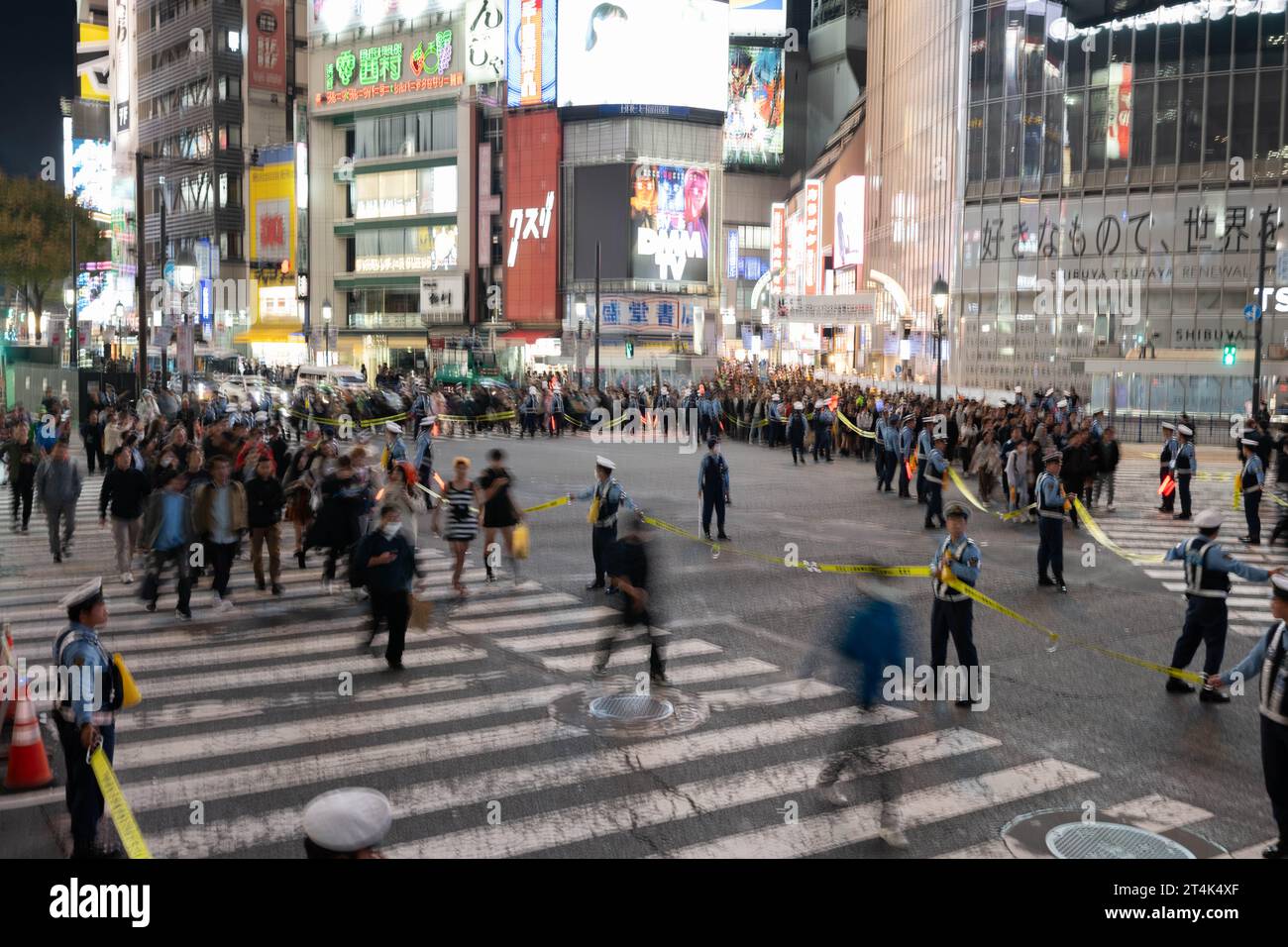 Tokyo, Japan. 31st Oct, 2023. Revelers navigate crowd control barriers ...
