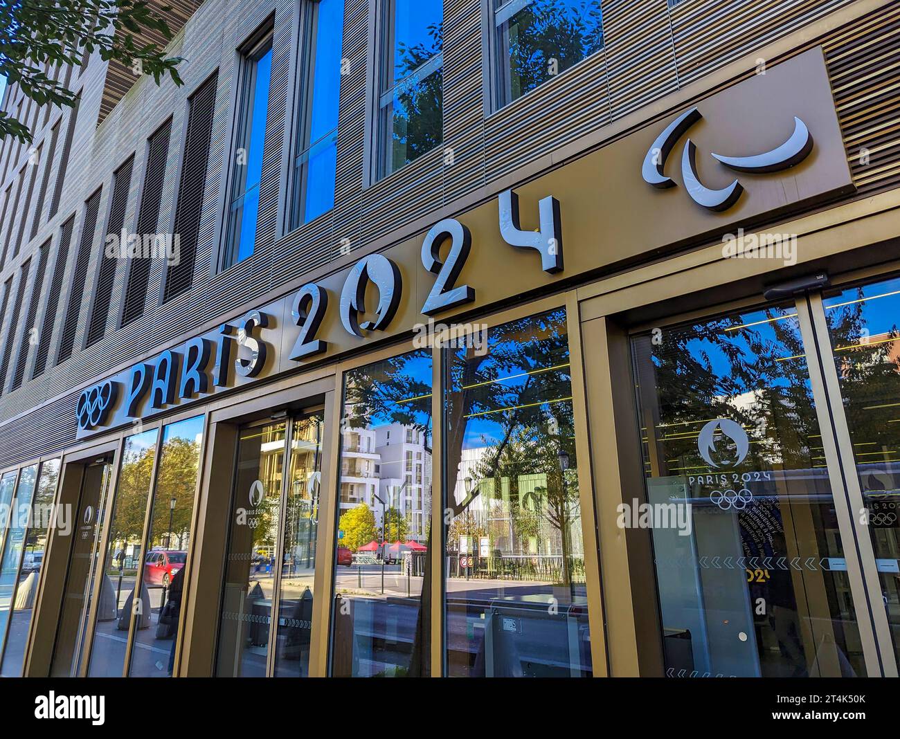 Sponsor of the 2024 summer olympics hi-res stock photography and images ...