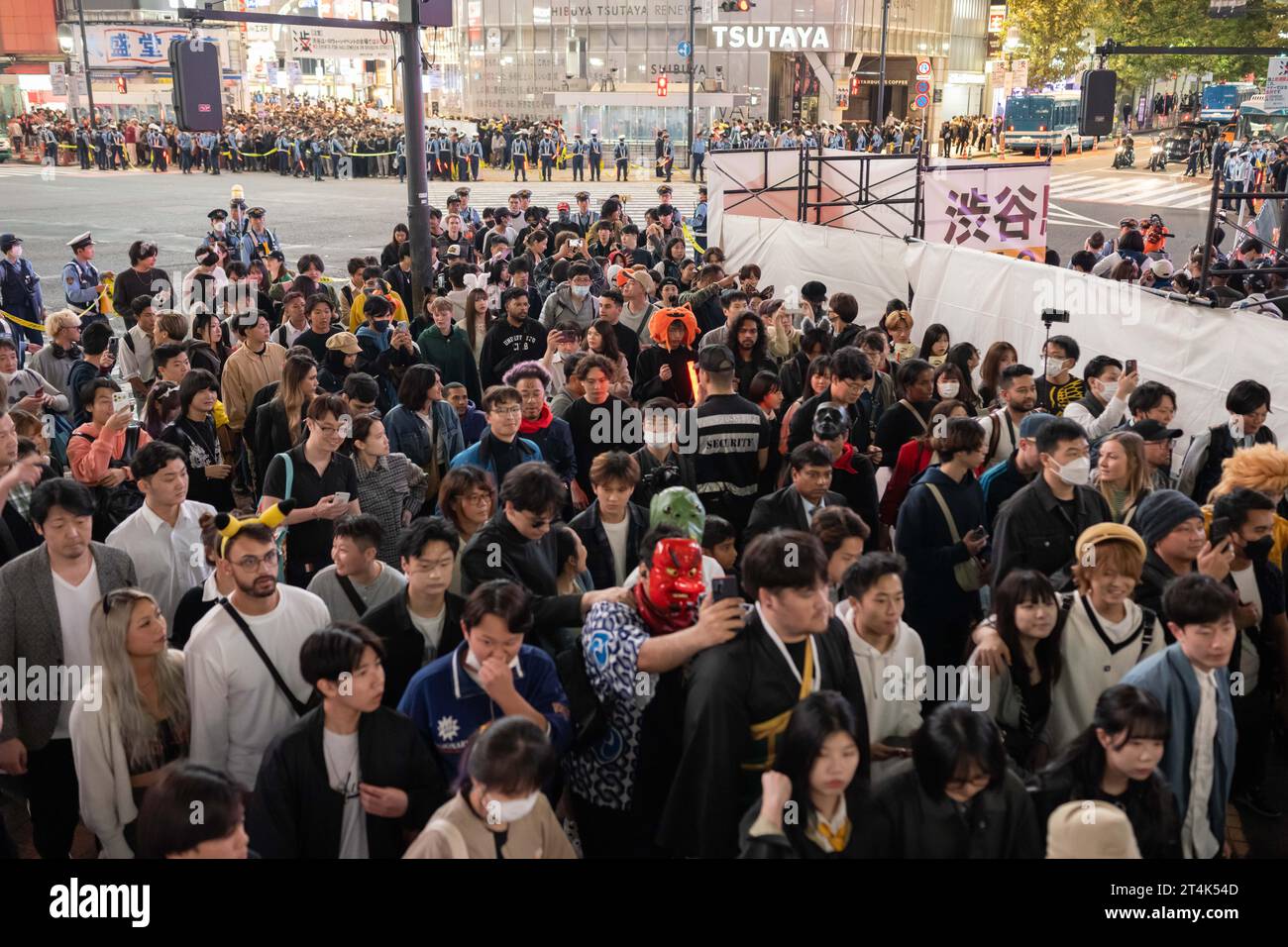 Tokyo, Japan. 31st Oct, 2023. Revelers navigate crowd control barriers ...