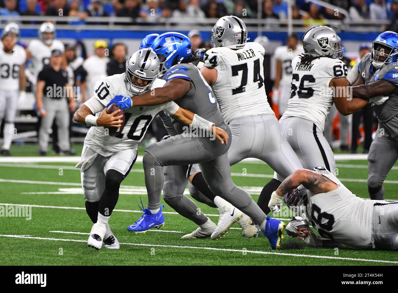 DETROIT, MI - OCTOBER 30: Detroit Lions DT (54) Alim McNeill wraps up ...