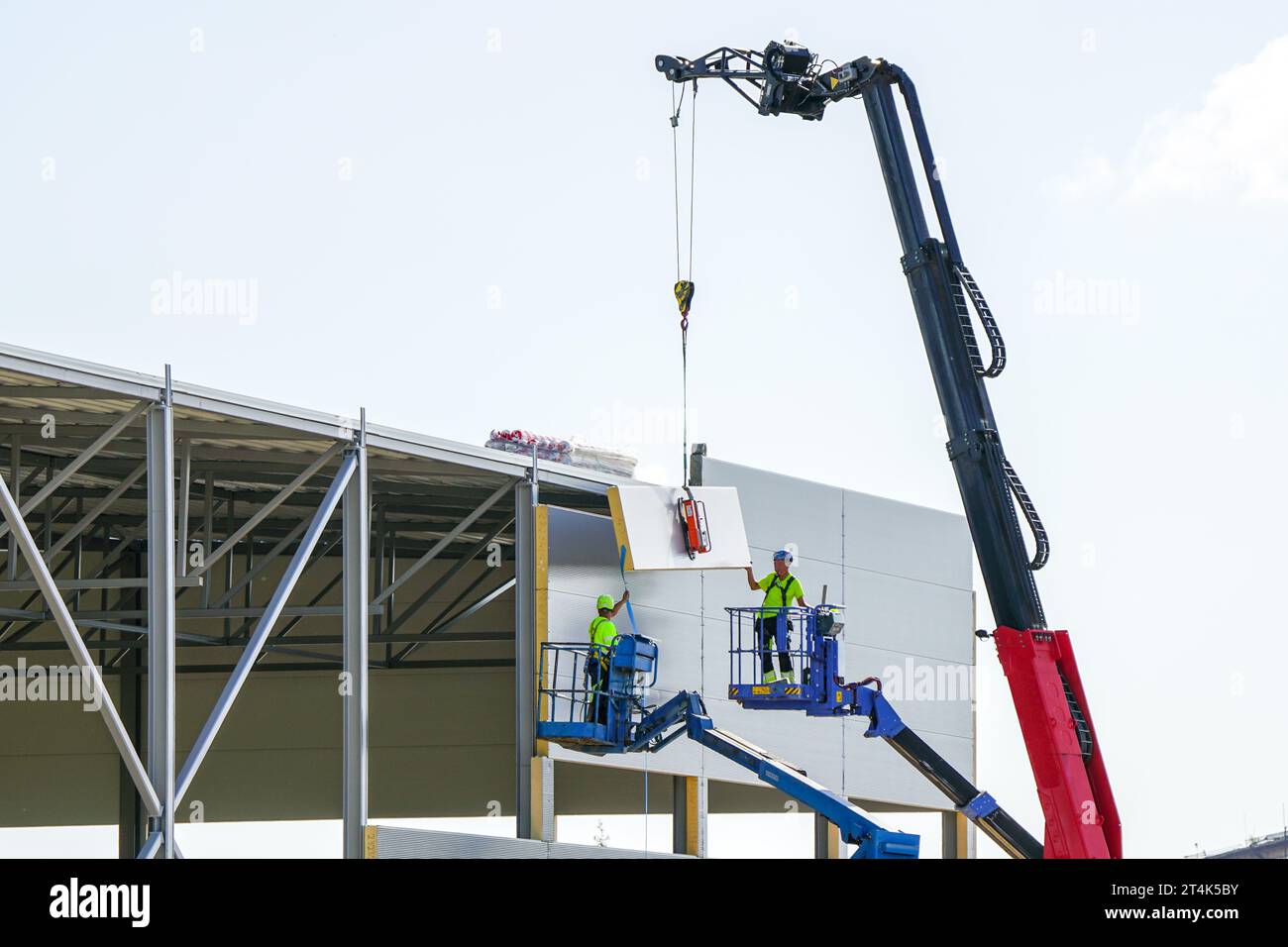 Sandwich panels wall assembly using telescopic boom crane and two self ...