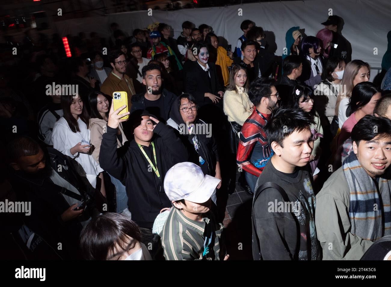 Tokyo, Japan. 31st Oct, 2023. Revelers navigate crowd control barriers ...
