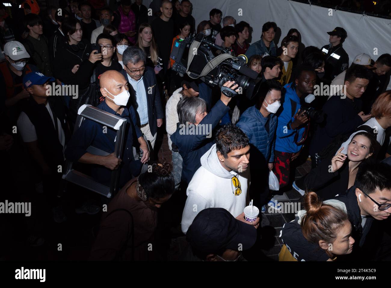 Tokyo, Japan. 31st Oct, 2023. Revelers navigate crowd control barriers ...
