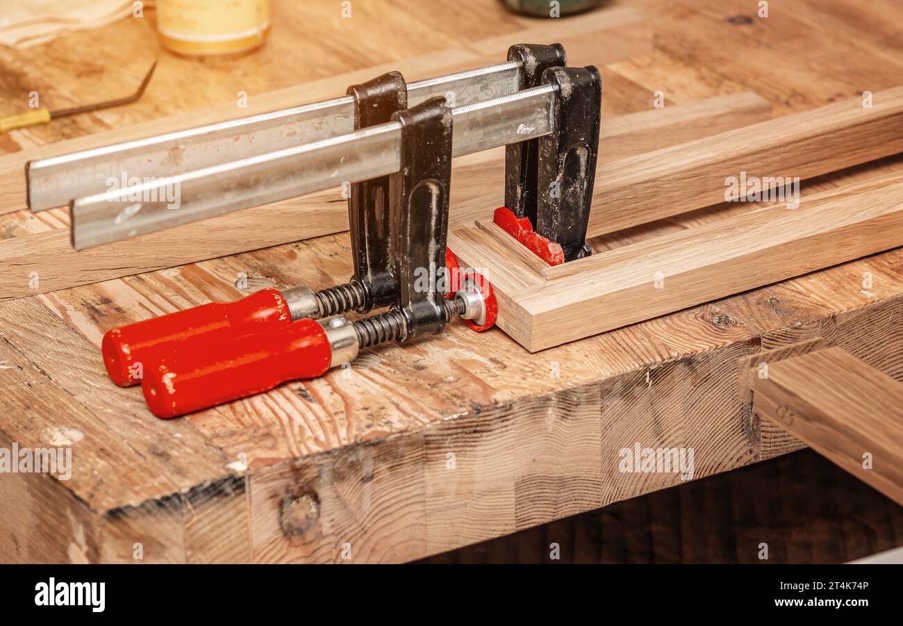 Worker fixing clamps metal hi-res stock photography and images - Alamy
