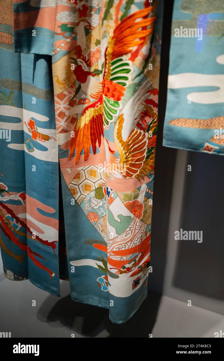 Kimono furisode from Taisho era with kinsha chirimen silk embroidered ...