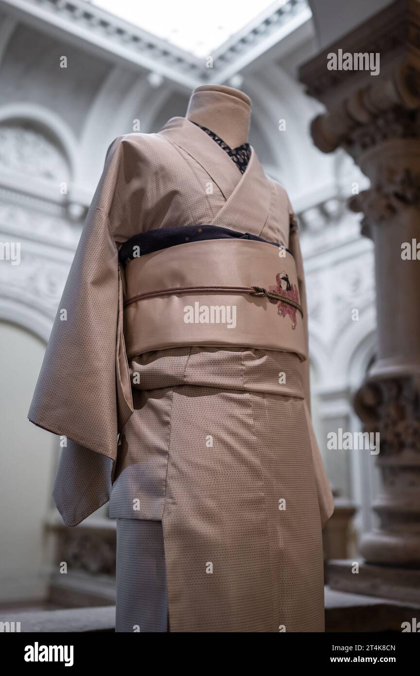 Kimono tsukesage from Showa era, Oshima tsumugi natural silk with dyed ...