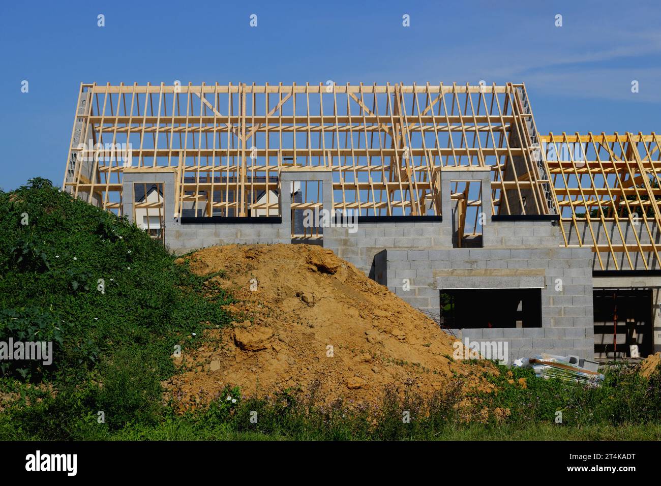 Construction Site With Roof Structure Stock Photo - Alamy