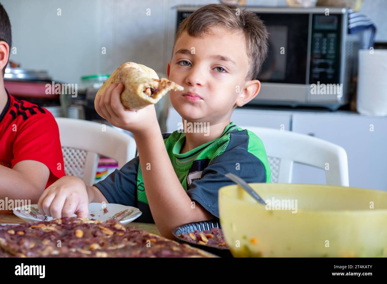 Muslim children eating hi-res stock photography and images - Alamy