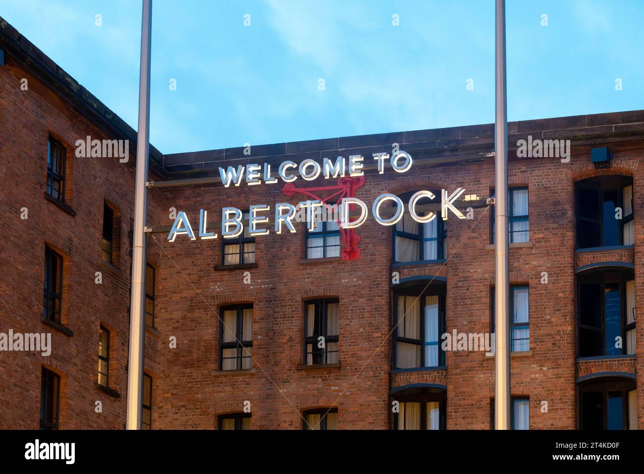 Albert Dock welcome sign Liverpool Stock Photo - Alamy