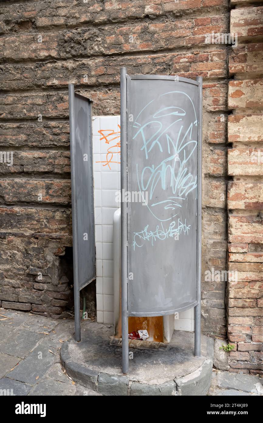 Corner urinal hi-res stock photography and images - Alamy