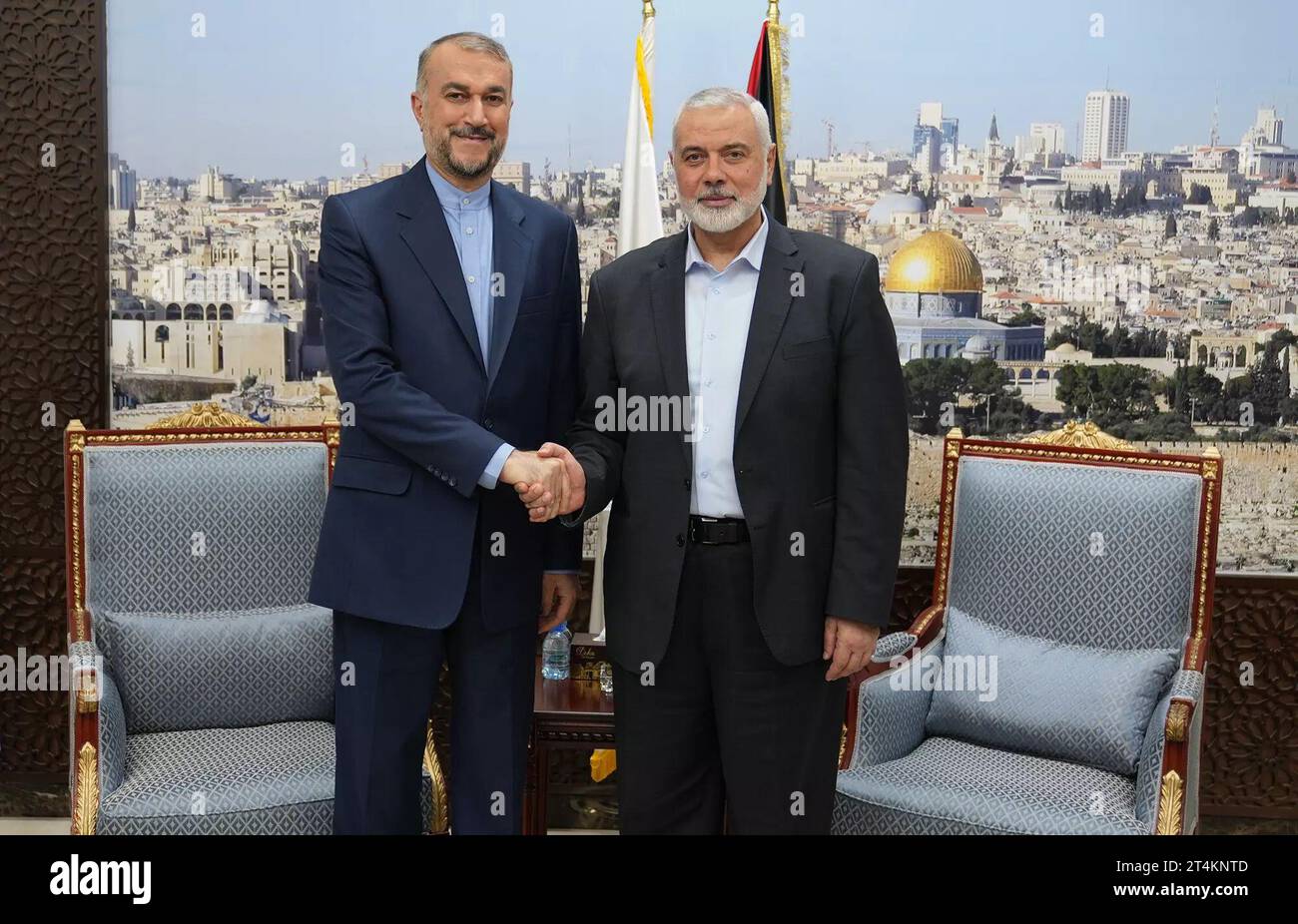 Doha, Qatar. 31st Oct, 2023. Iranian Foreign Minister HOSSEIN AMIR-ABDOLLAHIAN (L) shakes hands ...