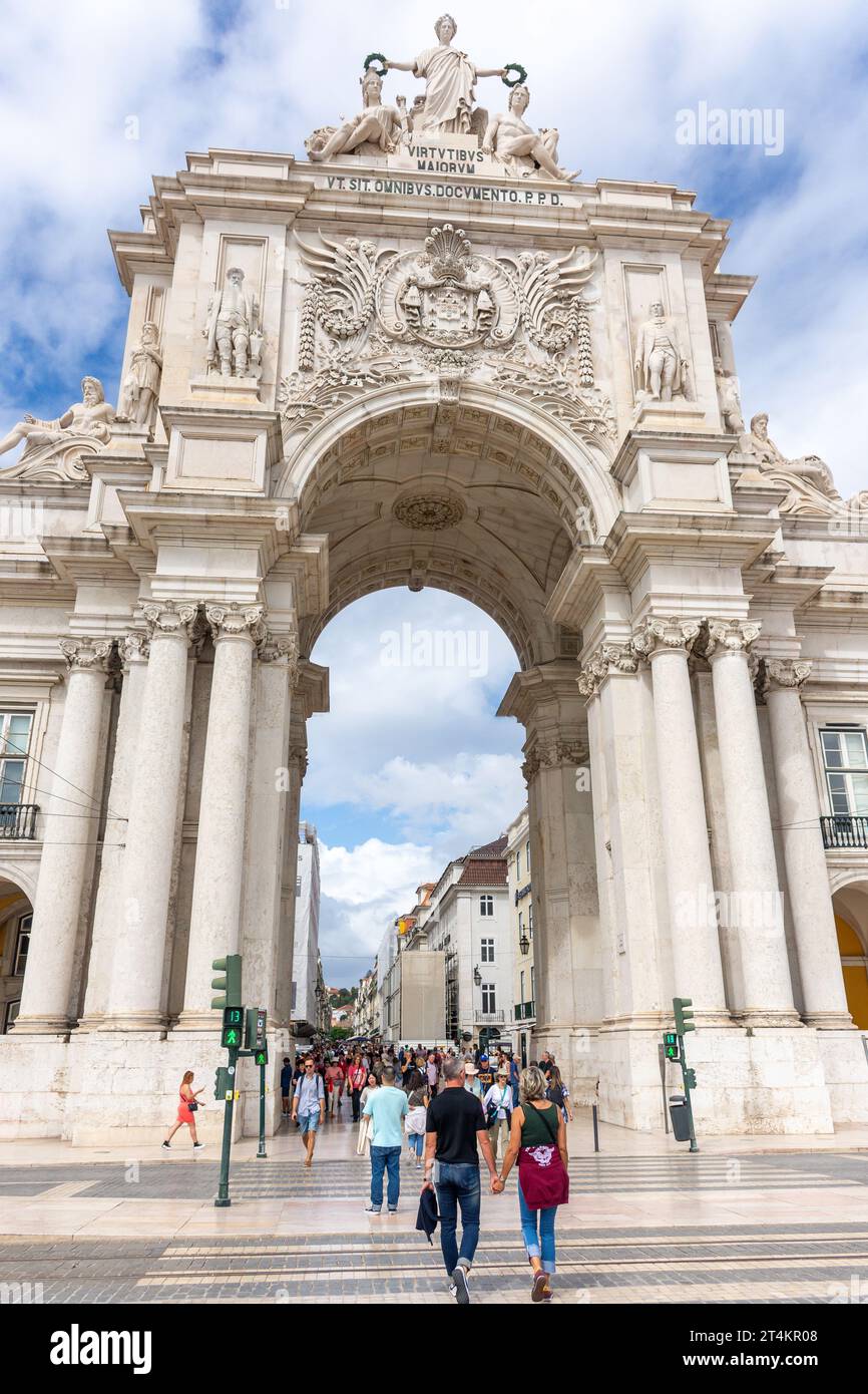18th century Arco da Rua Augusta (triumphal arch) from Praça do ...