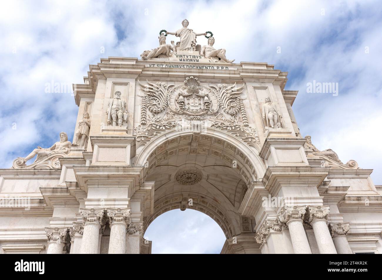 18th century Arco da Rua Augusta (triumphal arch) from Praça do ...