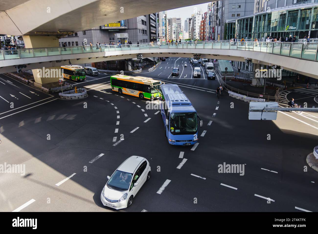 Pedestrian overpasses hi-res stock photography and images - Alamy