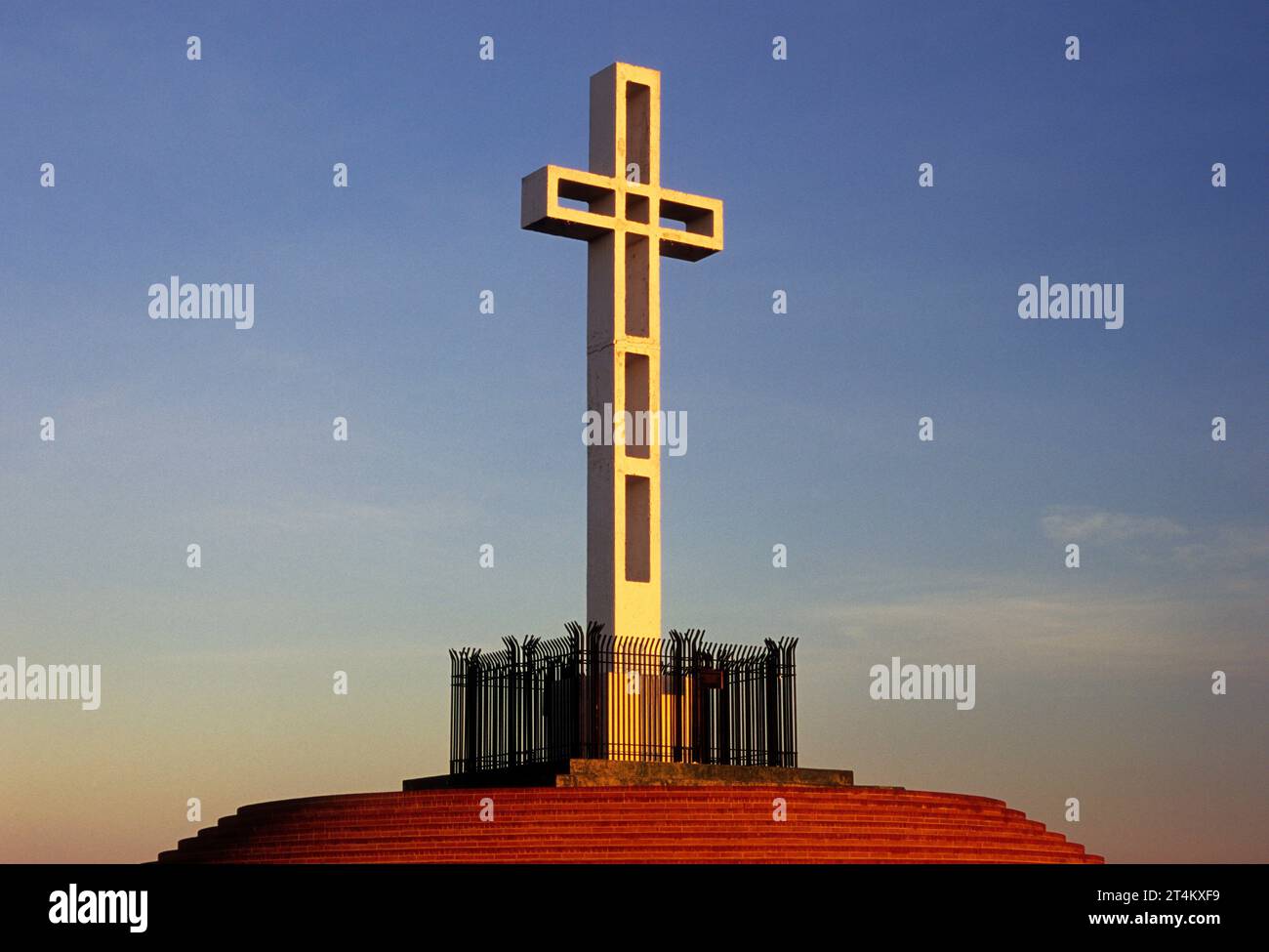 War Memorial cross, Mt Soledad Park, La Jolla, California Stock Photo ...