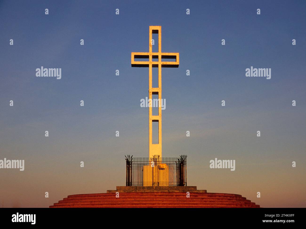War Memorial cross, Mt Soledad Park, La Jolla, California Stock Photo ...