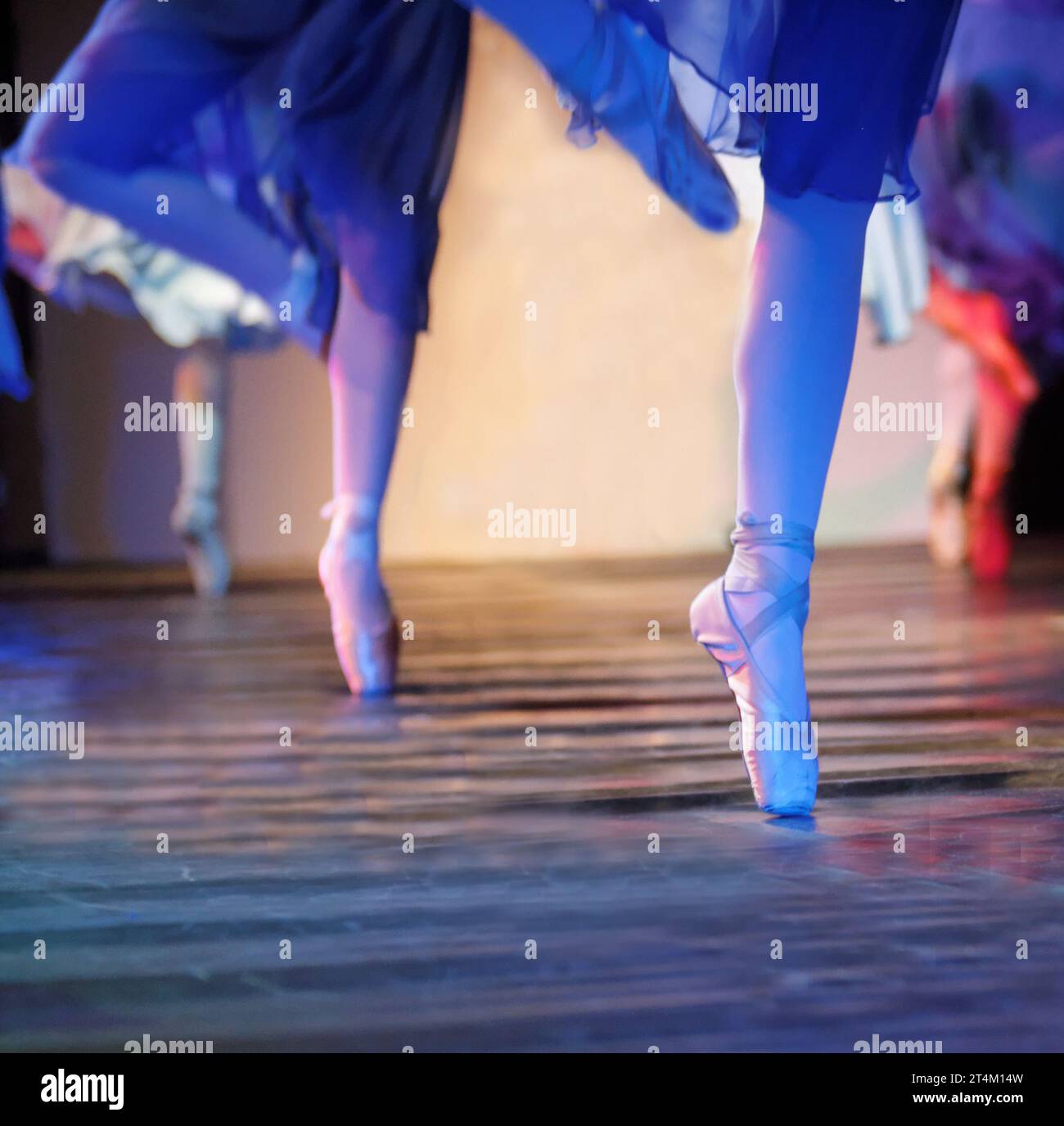 Pose de ballet hi-res stock photography and images - Alamy Pose de ballet hi-res stock photography and images - Alamy