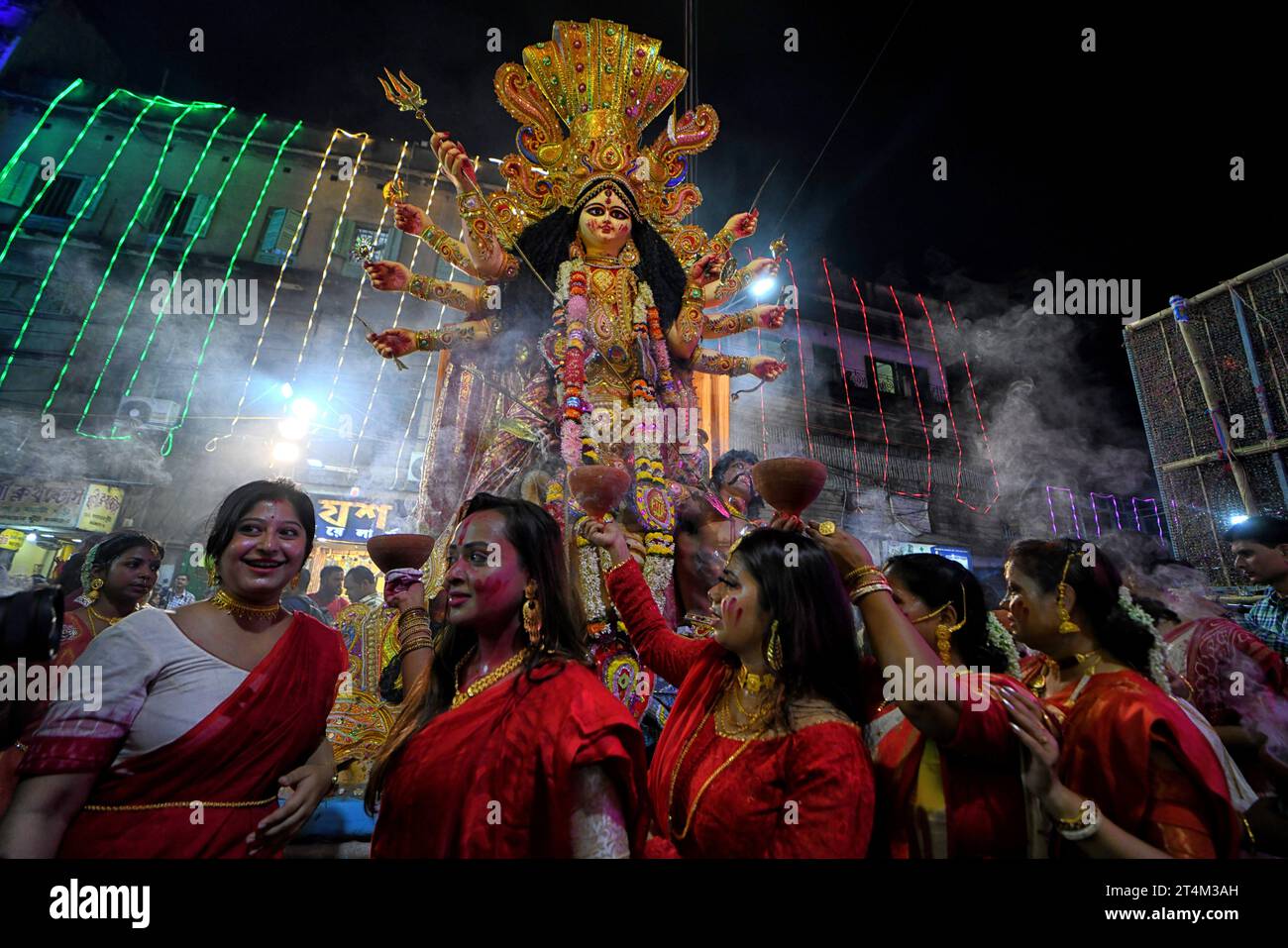 Women dressed in traditional Bengali dresses perform dhunuchi dance ...