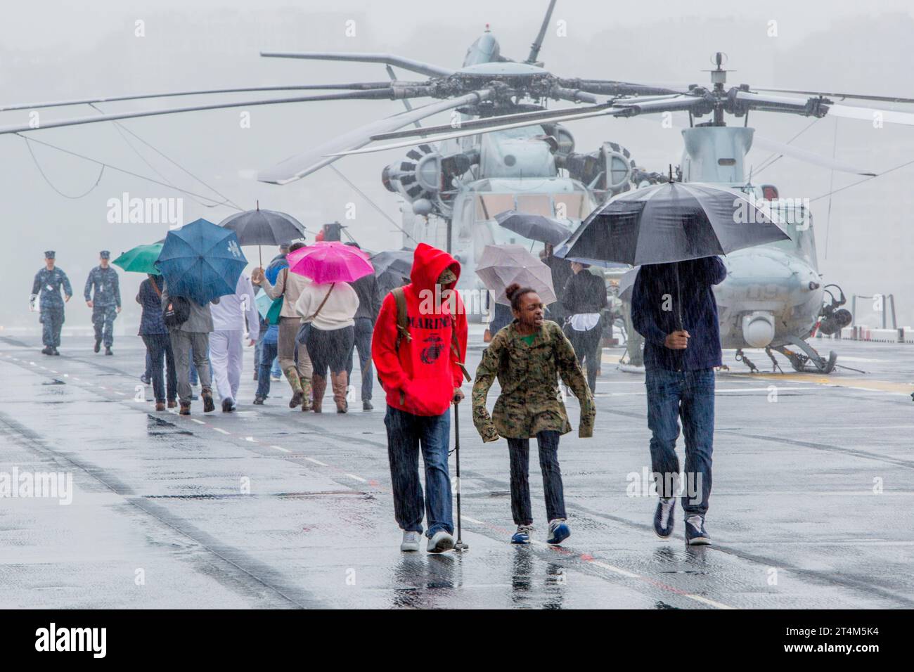 The WASP class amphibious assault ship USS Kearsarge docked in New York ...