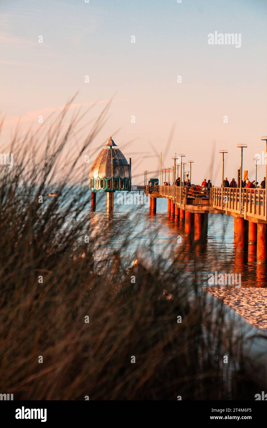 Diving gondola zingst hi-res stock photography and images - Alamy
