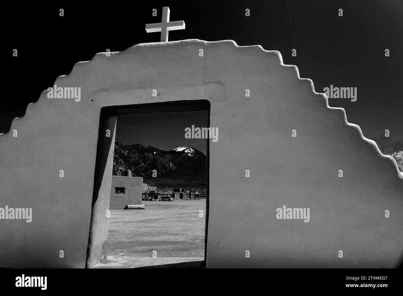 Taos pueblo heritage site Black and White Stock Photos & Images - Alamy