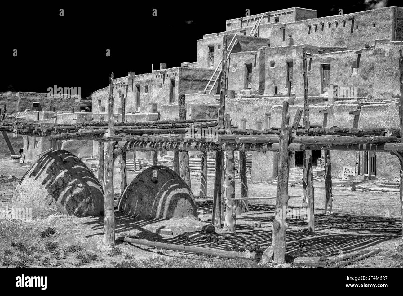 Taos new mexico Black and White Stock Photos & Images - Alamy