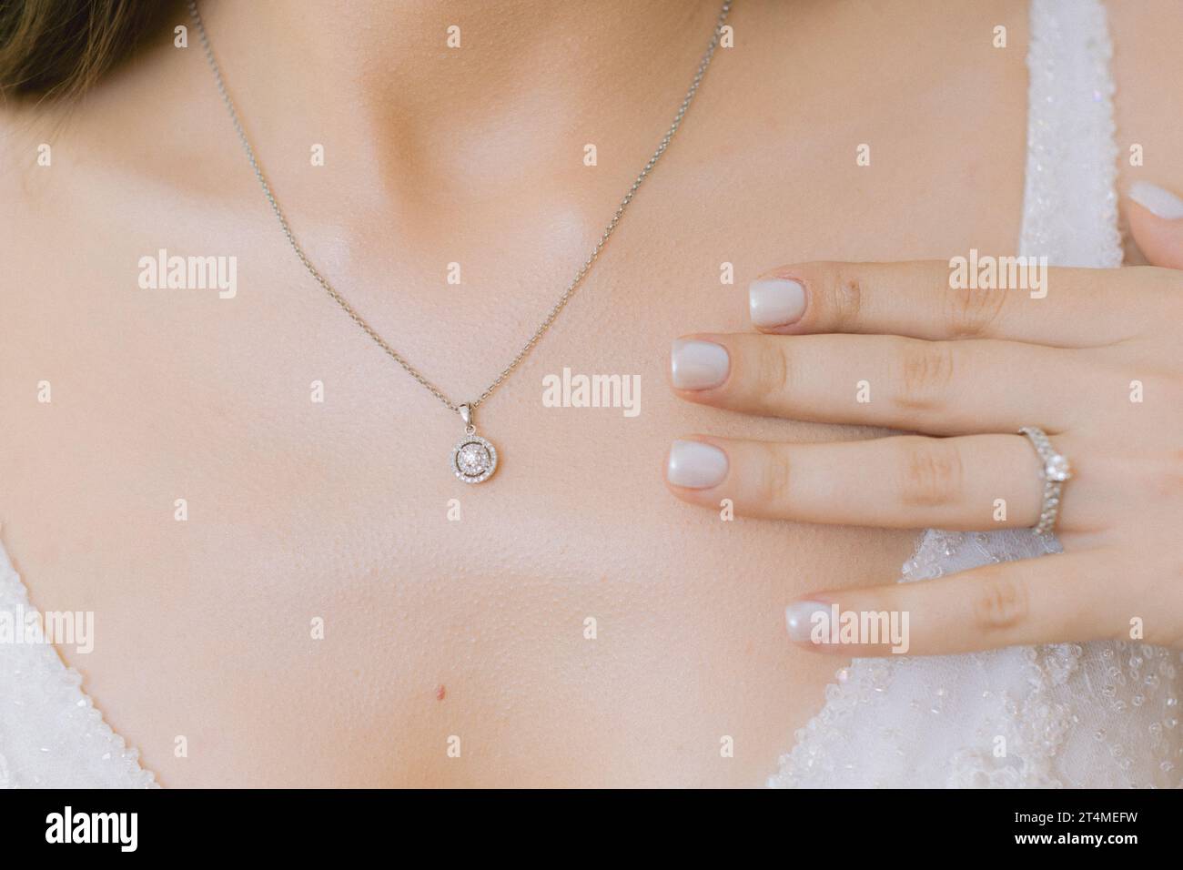 Beautiful woman wearing necklace hi-res stock photography and images ...
