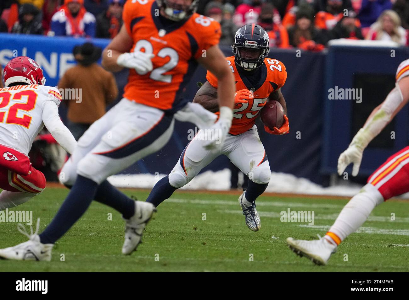 Denver Broncos running back Samaje Perine (25) runs the ball against ...