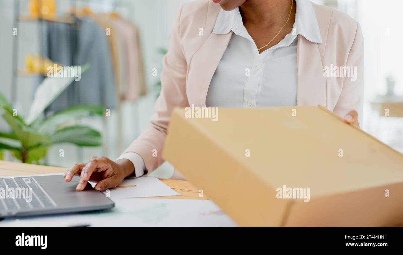 Check list box package hi-res stock photography and images - Alamy