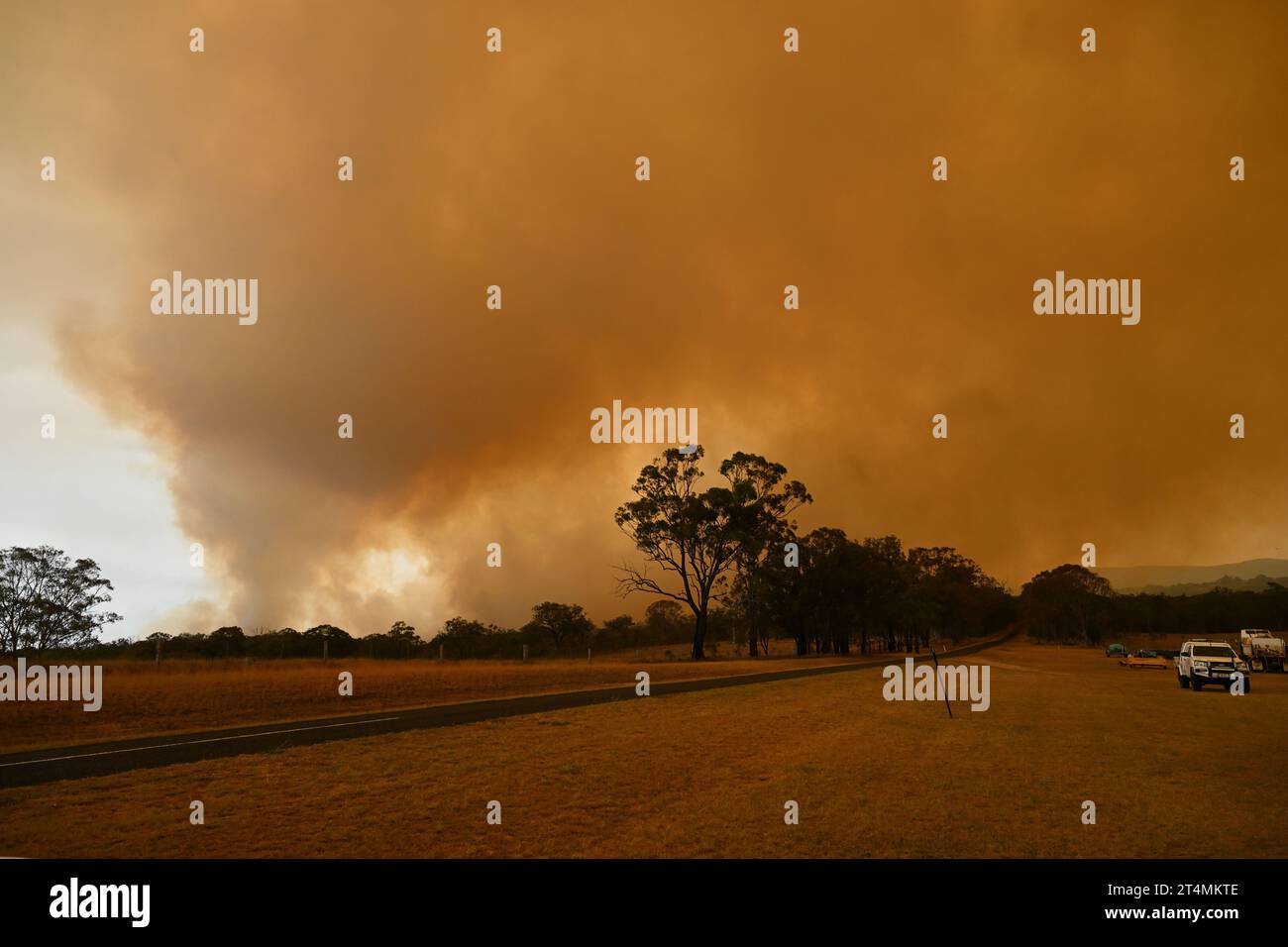Brisbane, Australia. 01st Nov, 2023. Smoke from a bushfire is seen ...