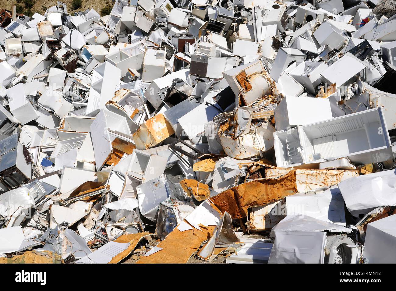 Dumped refrigerator hi-res stock photography and images - Alamy