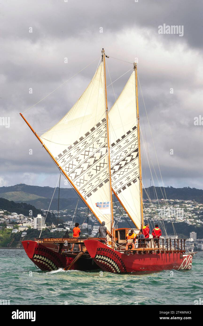 Maori waka hi-res stock photography and images - Alamy