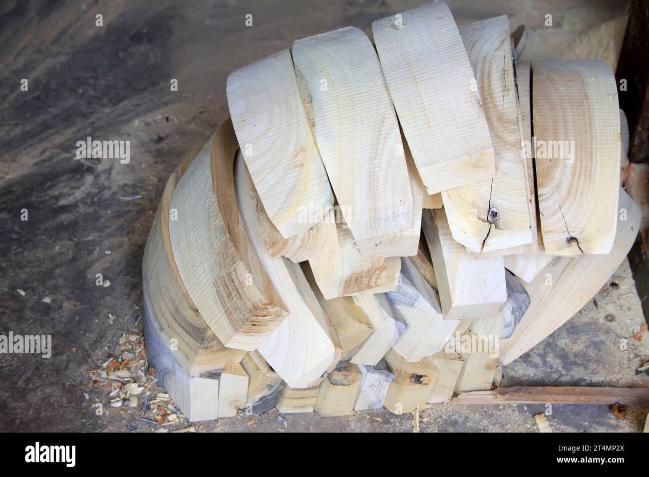 Bending to split wood hi-res stock photography and images - Alamy