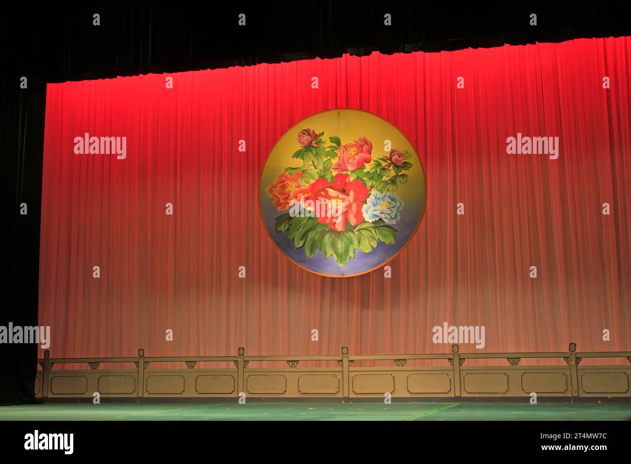 Stage scenery props hi-res stock photography and images - Alamy