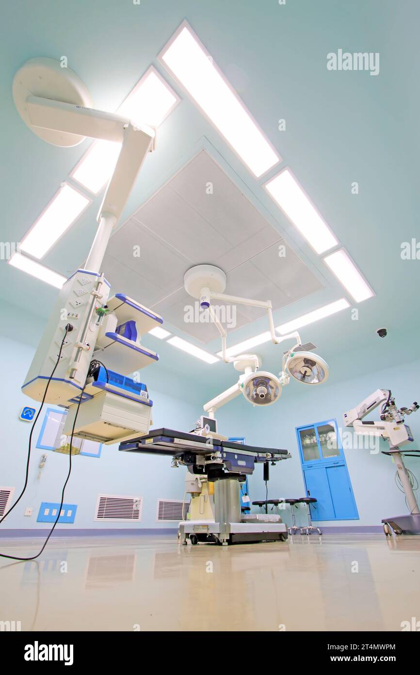 Medical equipment in operating room hi-res stock photography and images ...