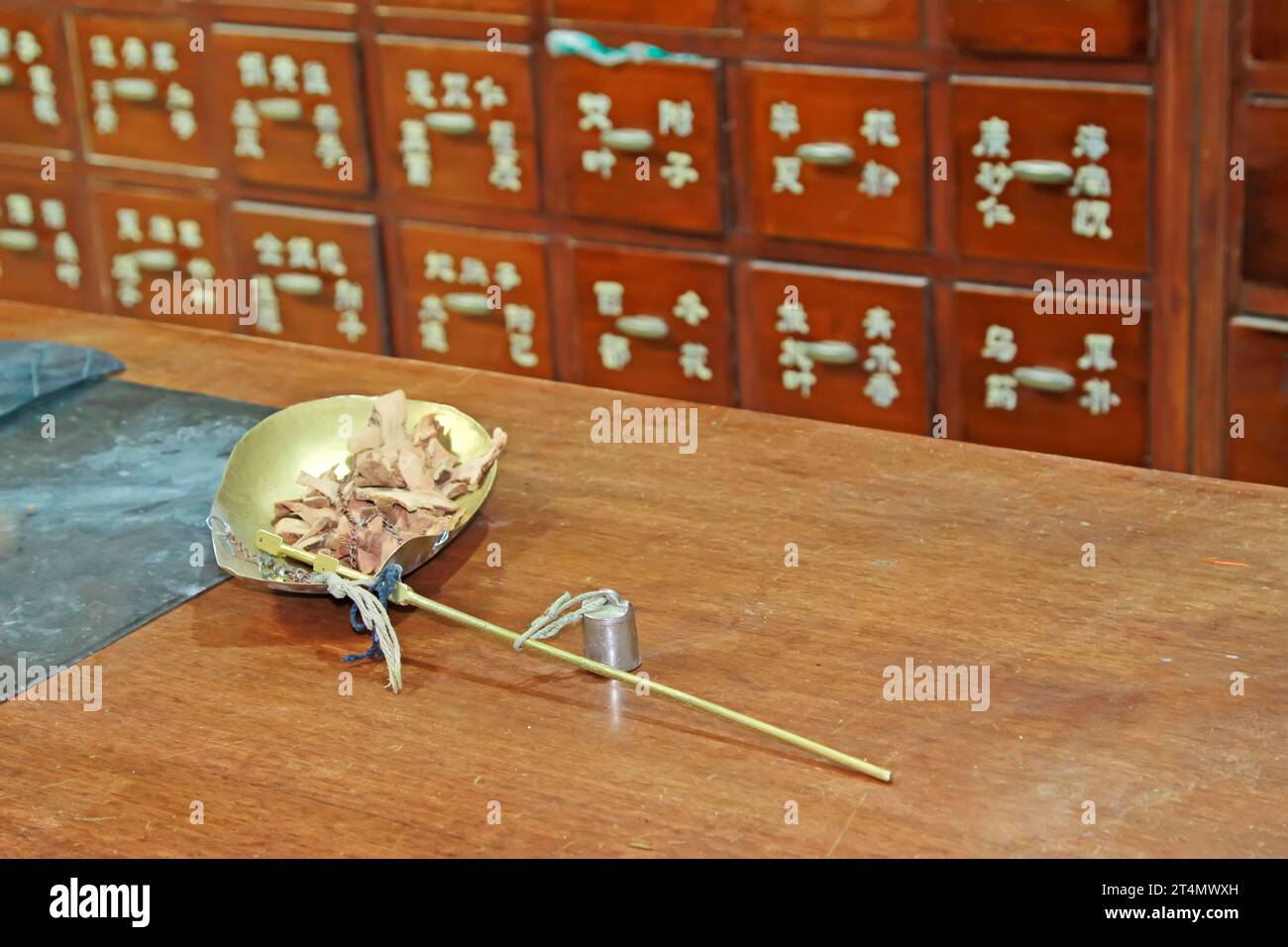 Traditional chinese medicinal materials hi-res stock photography and ...