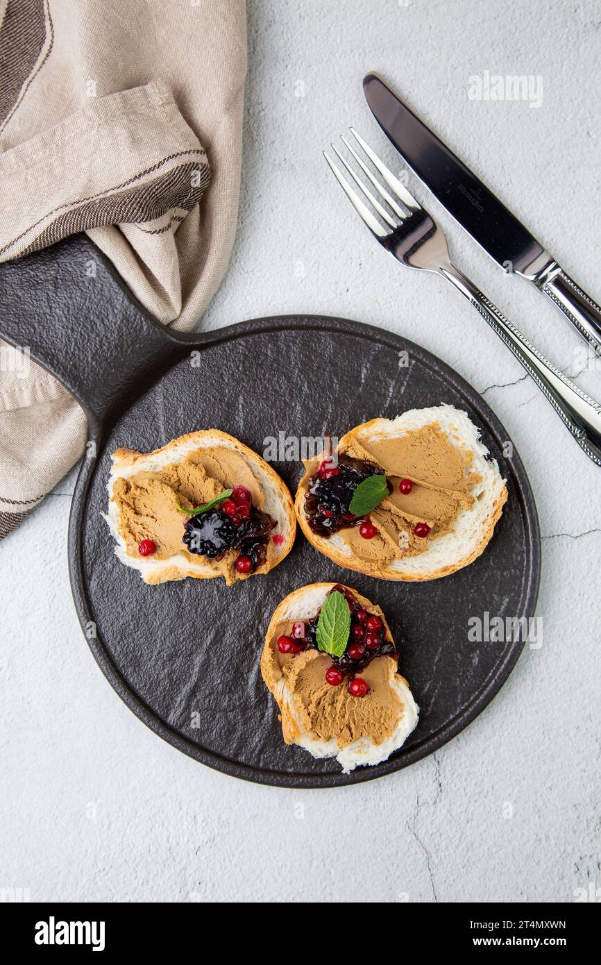 Canapes white bread pate hi-res stock photography and images - Alamy