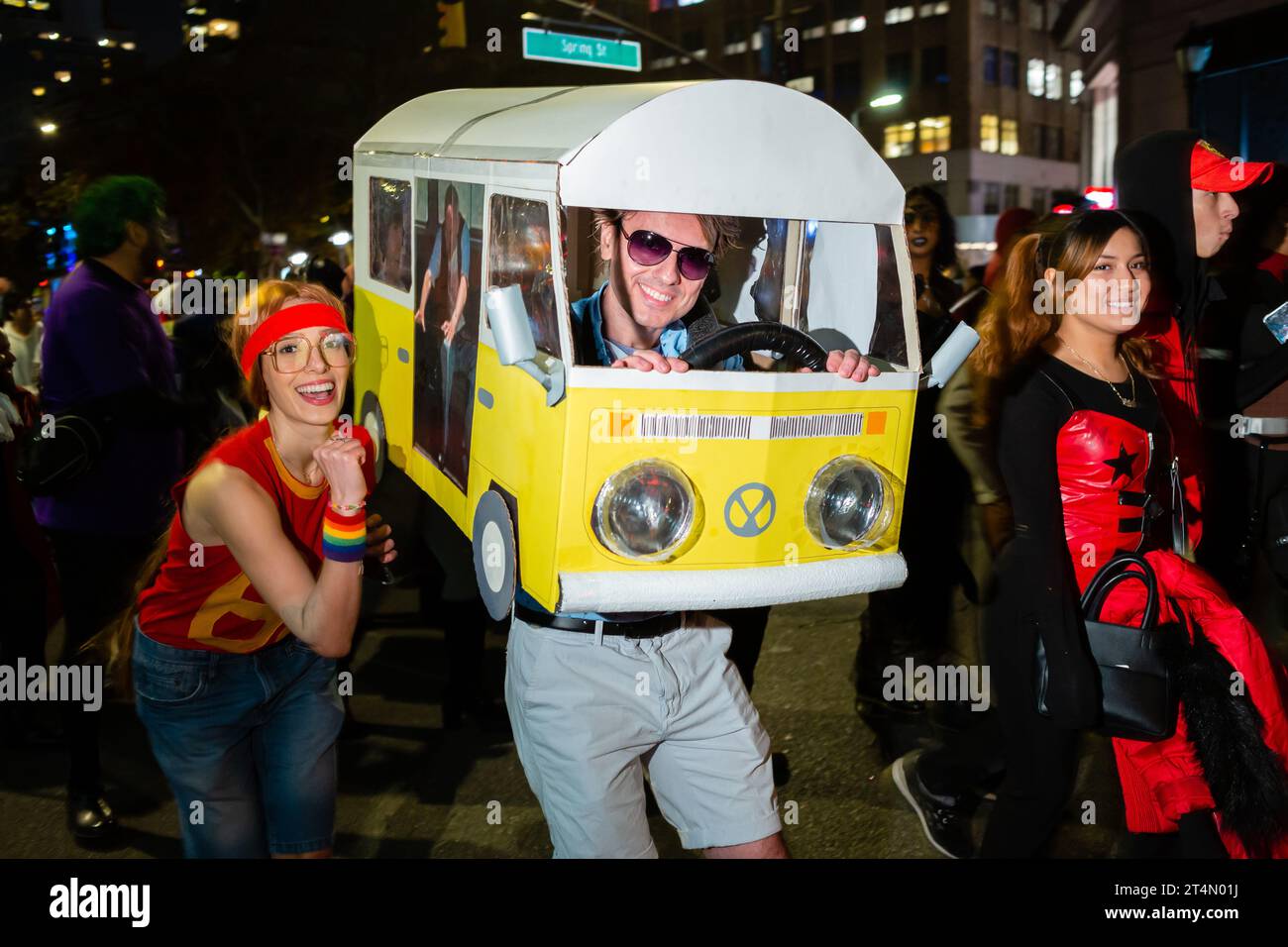 Giant puppets, bus hi-res stock photography and images - Alamy