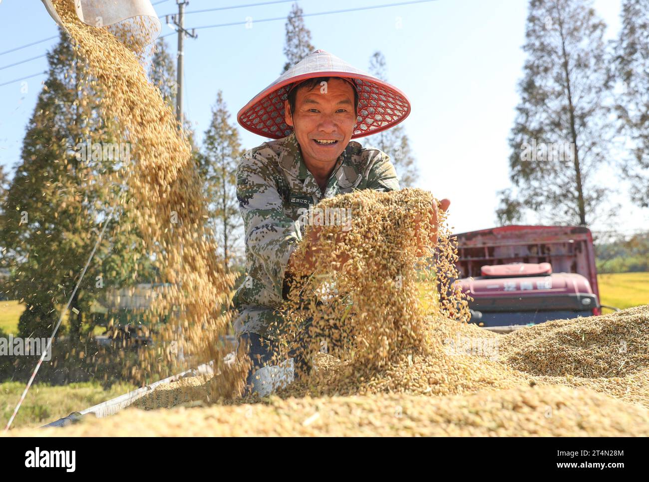 China farming machinery hi-res stock photography and images - Alamy