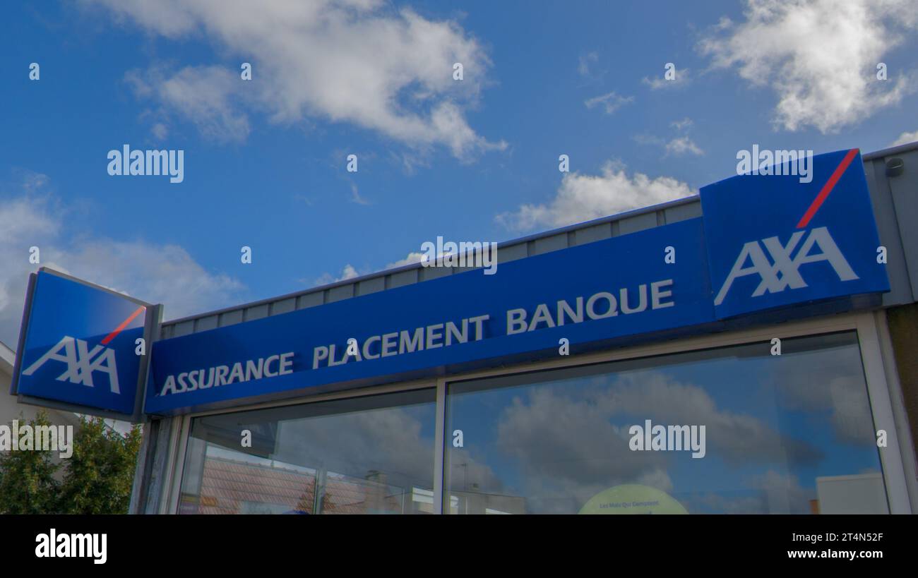 Bordeaux , France - 10 31 2023 : axa banque et assurance logo text and ...