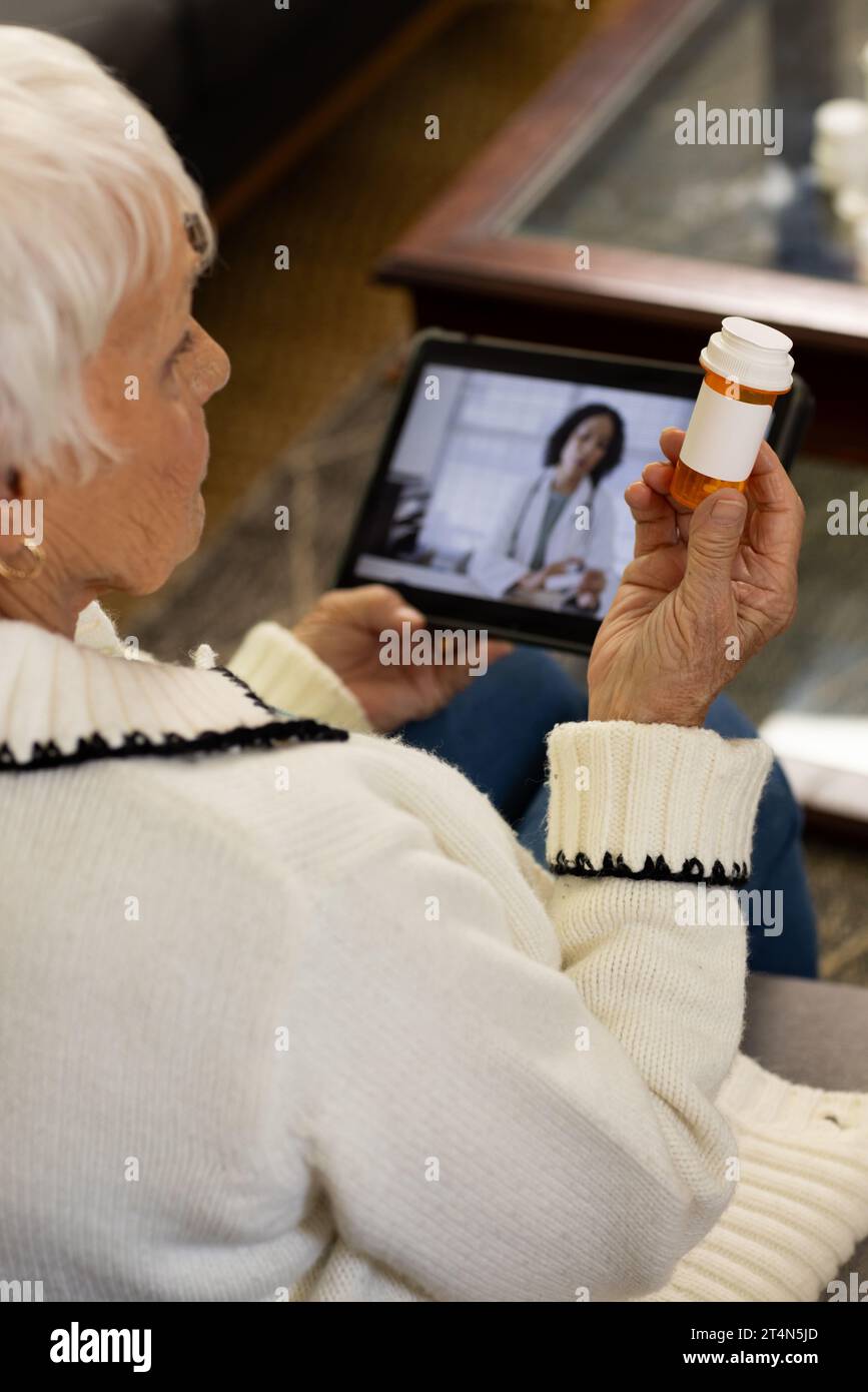 Call the doctor hi-res stock photography and images - Alamy