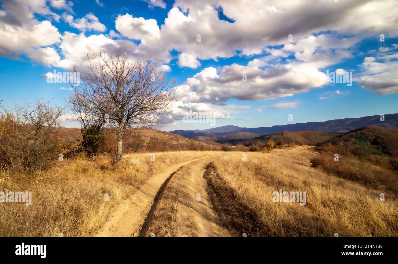 Hiking in the village of Drenta region, a path of Kom-Emine hiking ...