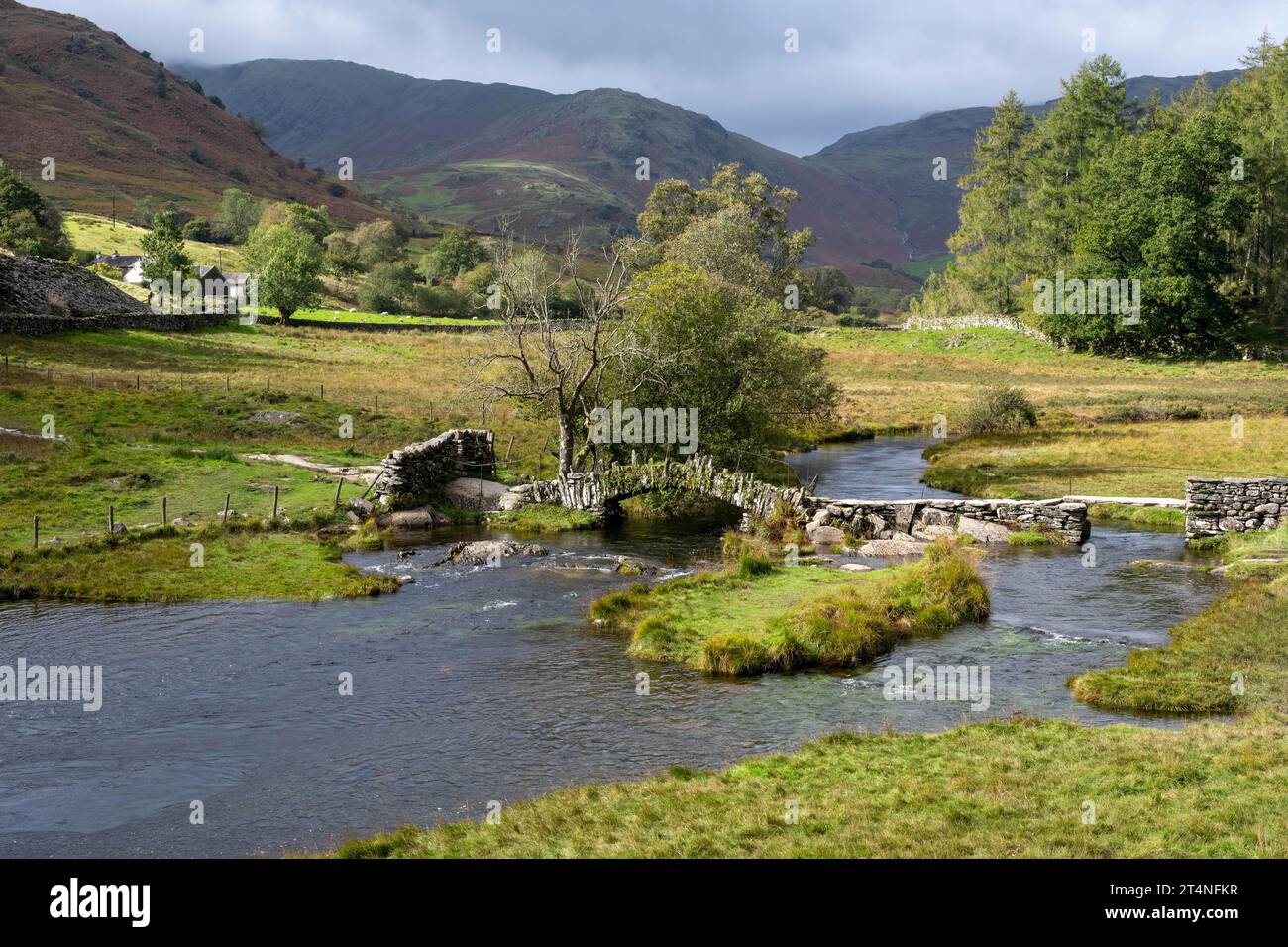 Slater's Bridge, stone bridge over river, Lake District National Park ...