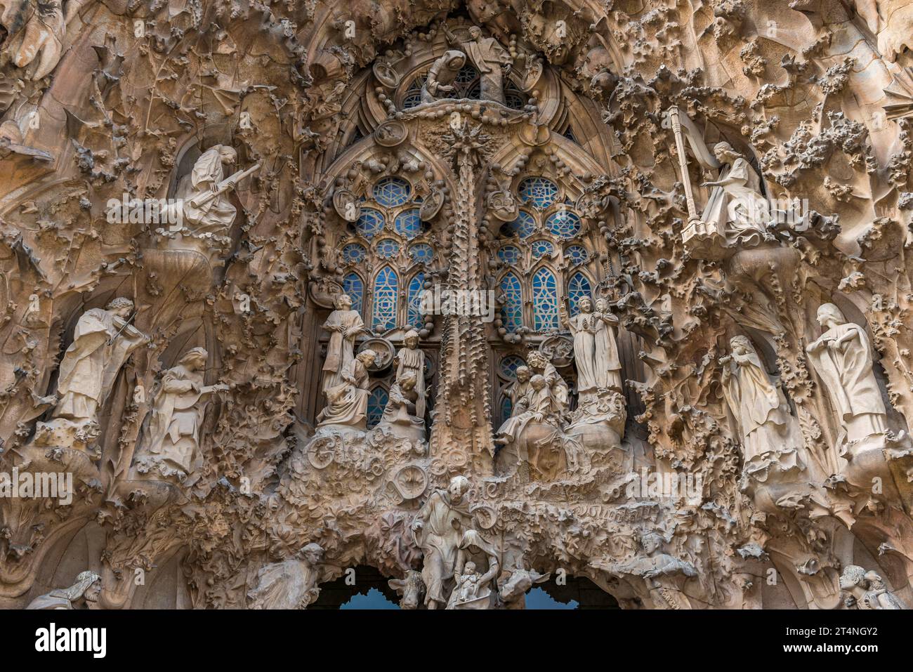Facade of the Sagrada Familia, church, cathedral, church history ...