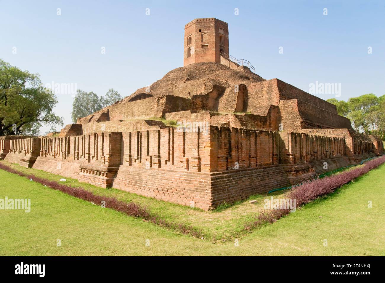 Chaukhandi Stupa, Isipatana Deer park where Buddha made his first ...