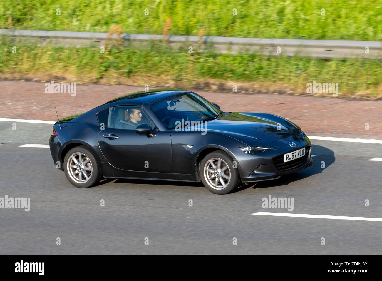 Mazda mx5 side view hi-res stock photography and images - Alamy