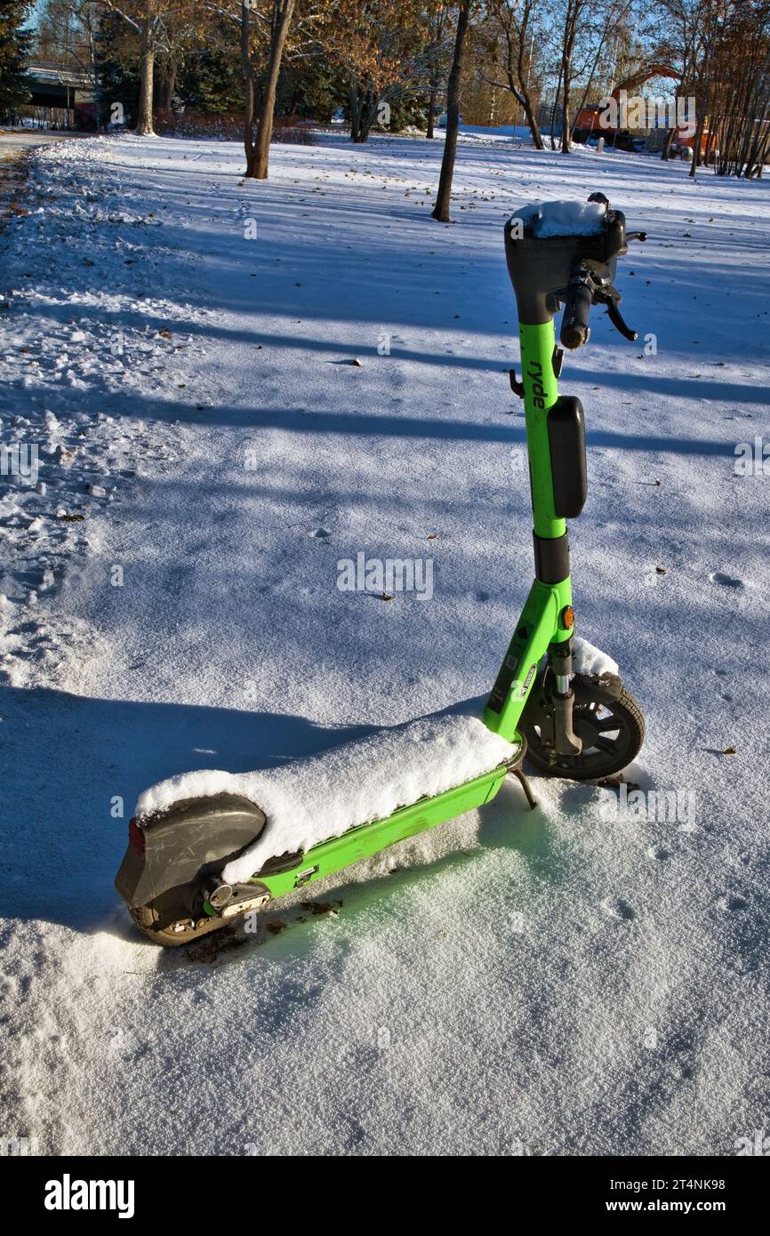 electric scooter abandoned in snow Stock Photo - Alamy