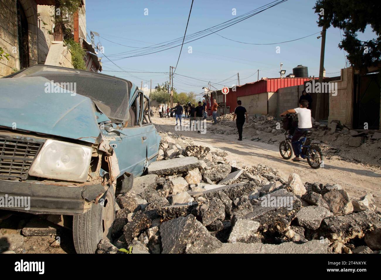 Jenin, Palestinian Territories. 01st Nov, 2023. Palestinians inspect ...
