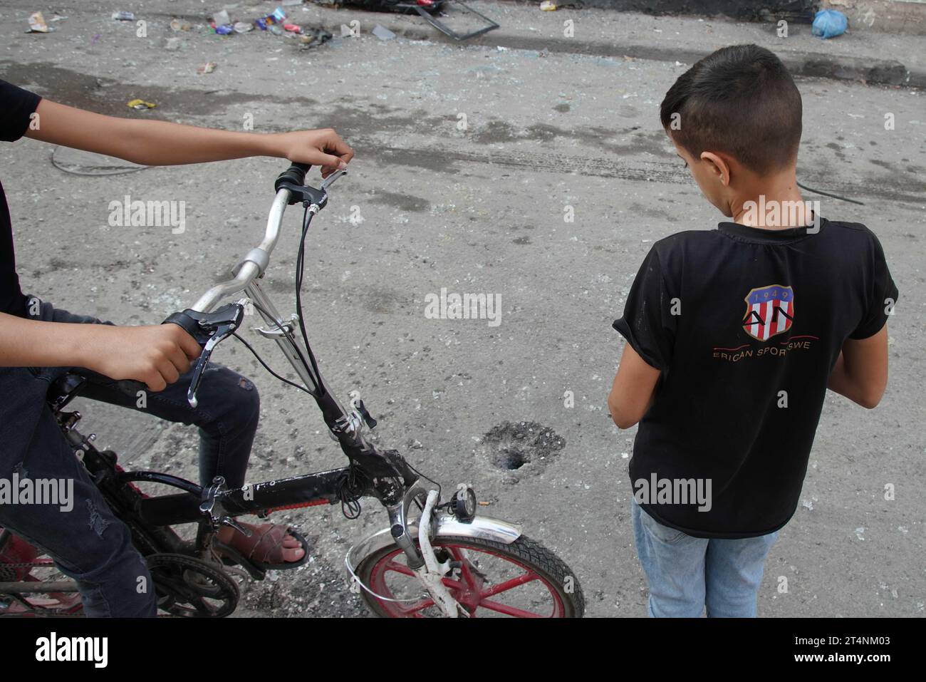 Jenin, Palestinian Territories. 01st Nov, 2023. Palestinian boys ...